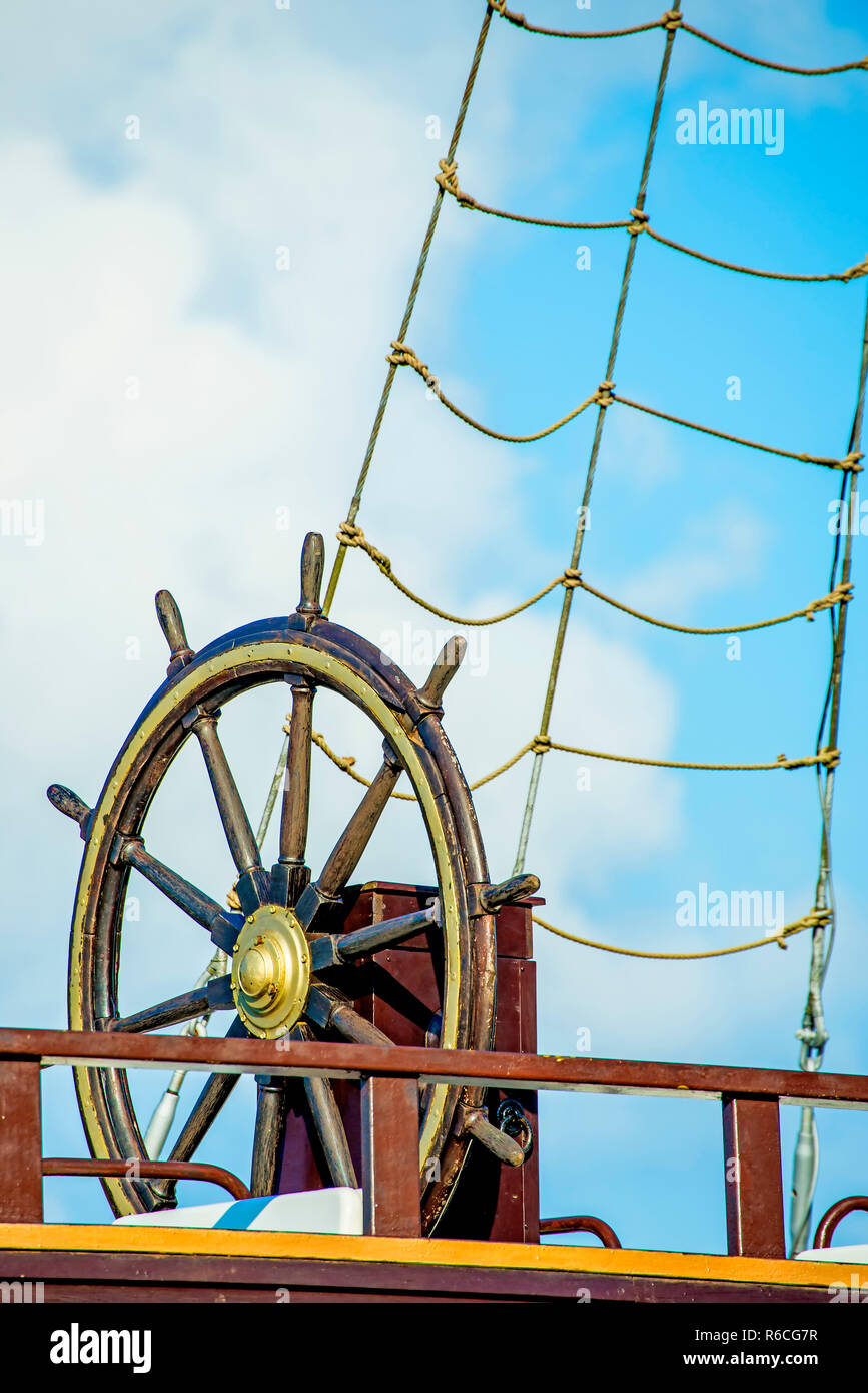 Wheel Of An Old Sailing Ship Stock Photo - Alamy
