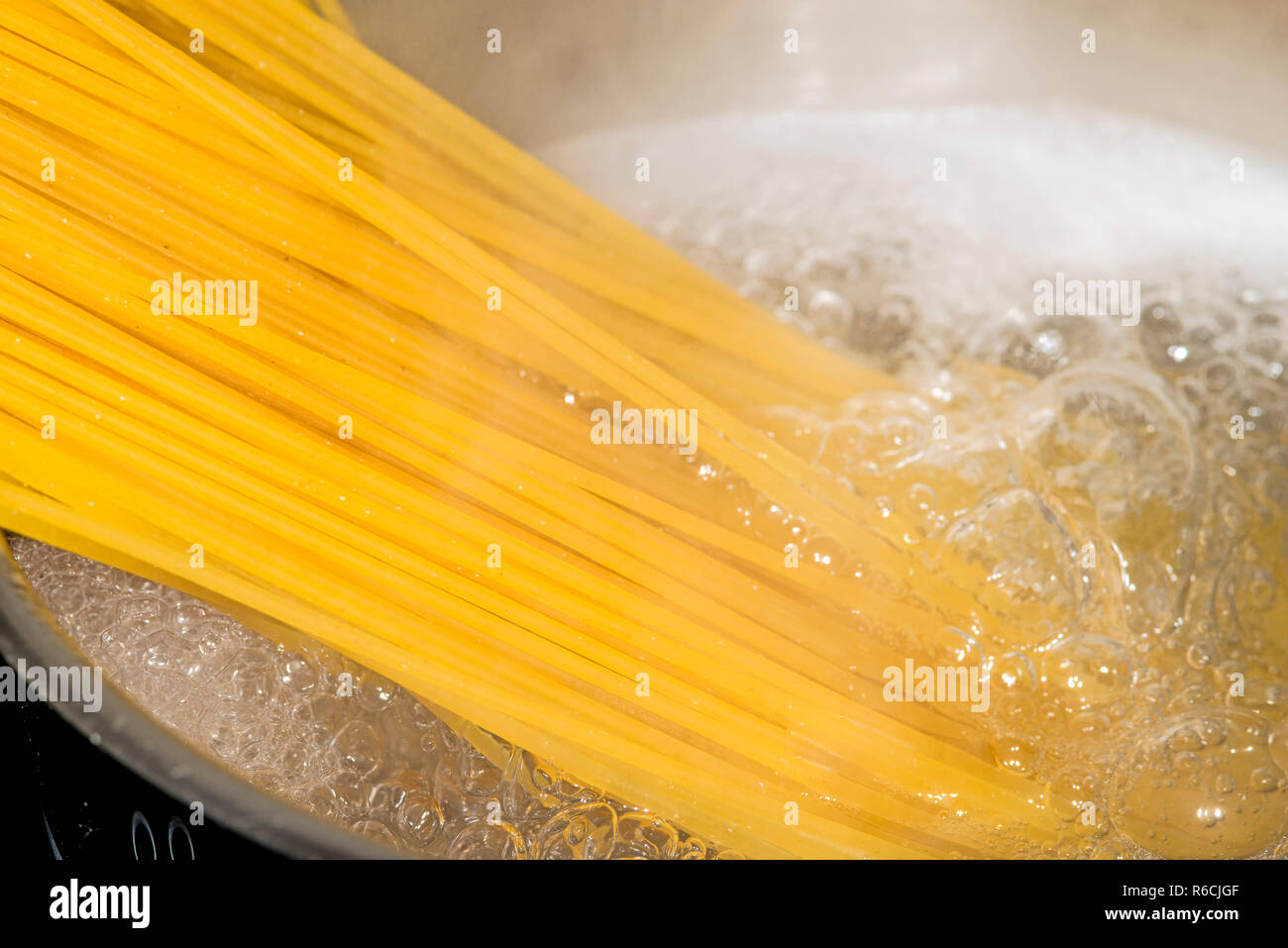 Spaghetti In Boiling Water Stock Photo - Alamy
