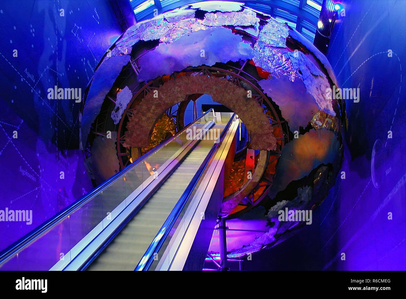 Science museum interior hi-res stock photography and images - Alamy
