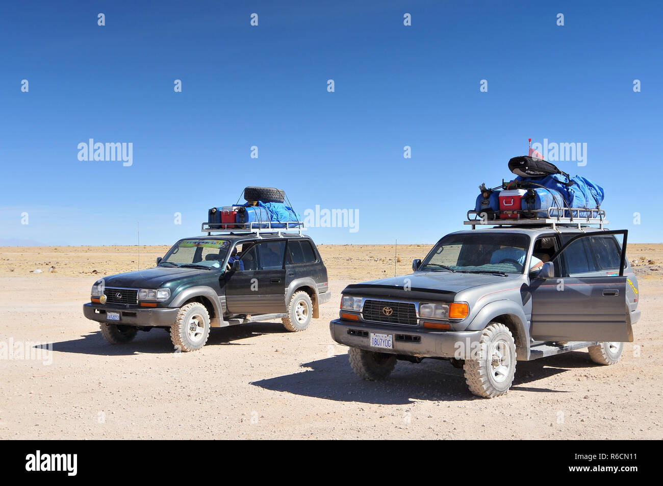 Toyota land cruiser desert hi-res stock photography and images - Alamy