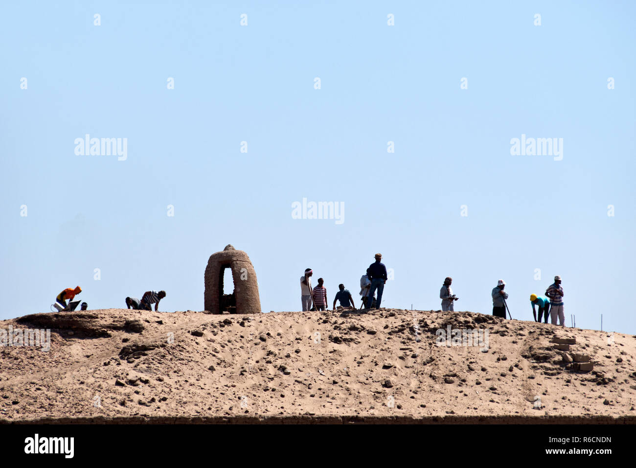 Archeological digging hi-res stock photography and images - Alamy