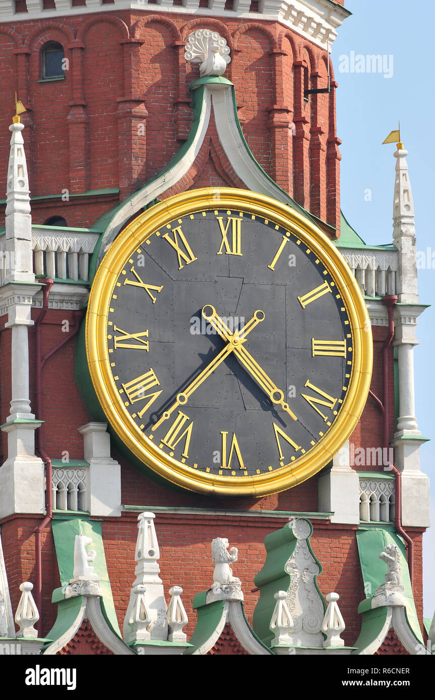 Russia, Moscow, The Clock Of The Moscow Kremlin Stock Photo - Alamy