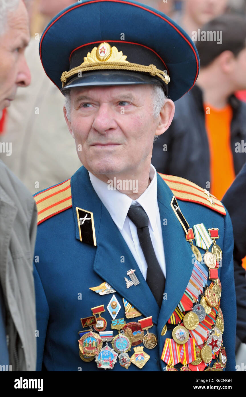 Soviet war veterans hi-res stock photography and images - Alamy