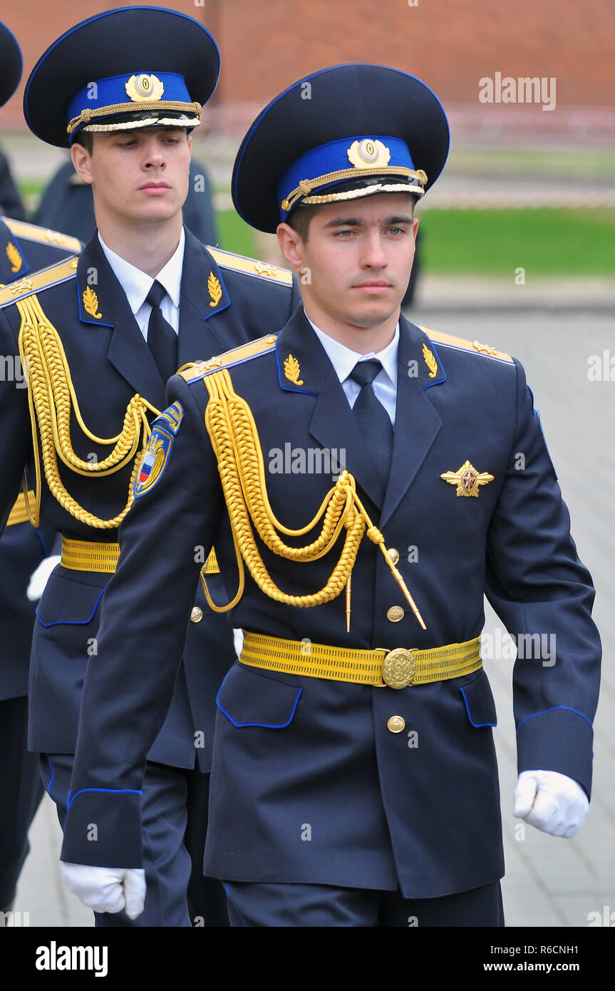 Russia, Moscow, Guards At The Unknown Soldier Monument Stock Photo - Alamy