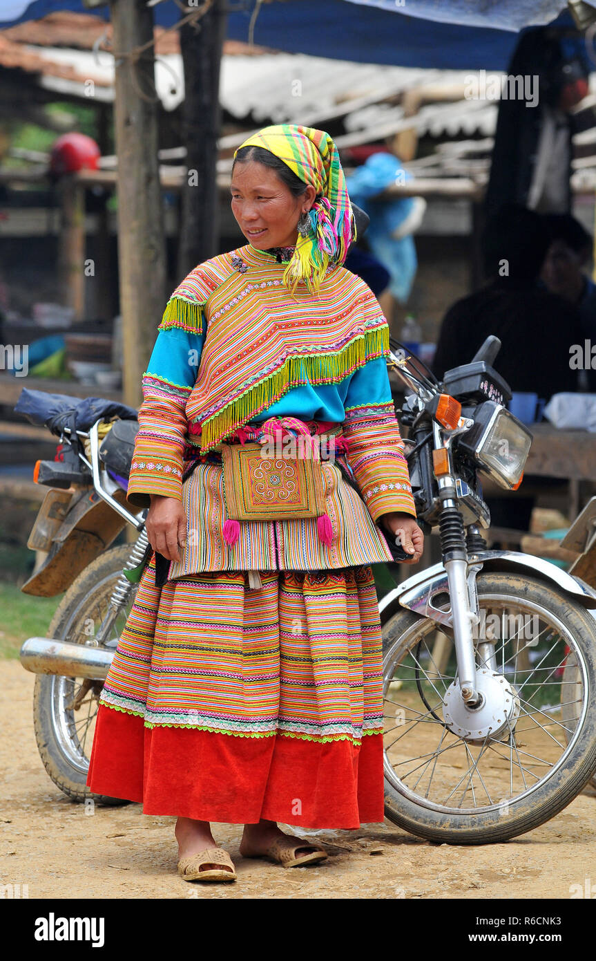 Vietnam, Bac Ha, Flower Hmong Woman, Bac Ha Market Stock Photo - Alamy