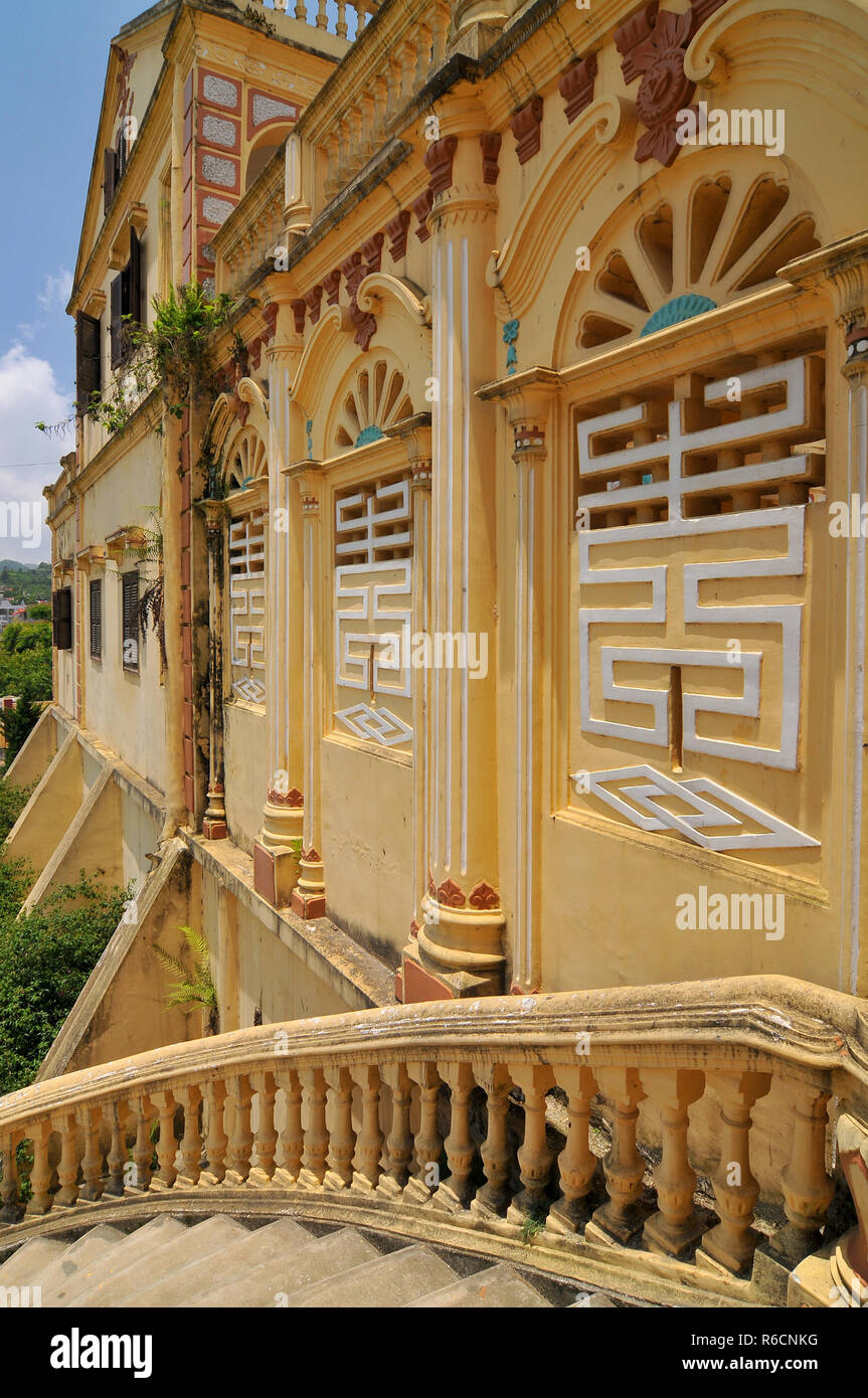 Hmong king palace hi-res stock photography and images - Alamy