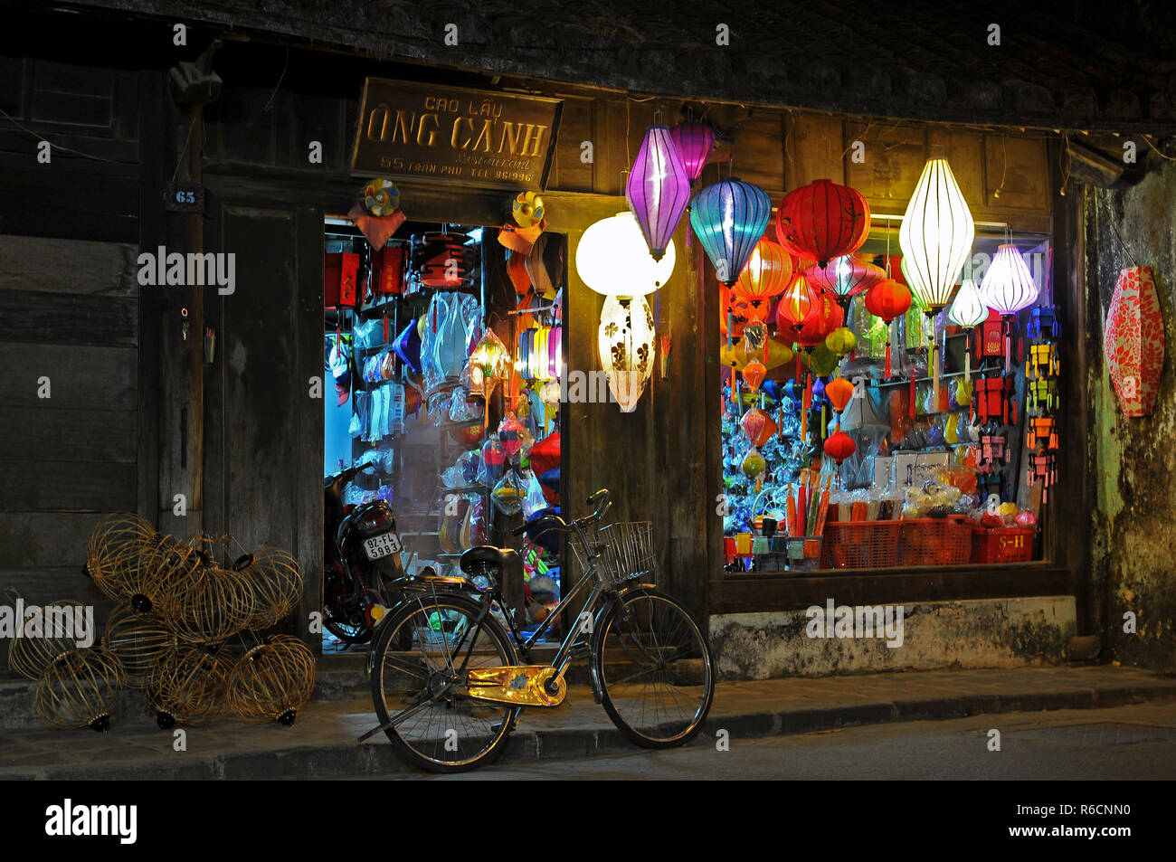 Vietnam, Hoi An, Lamp Shop In The Historic City In Hoi An Stock Photo ...