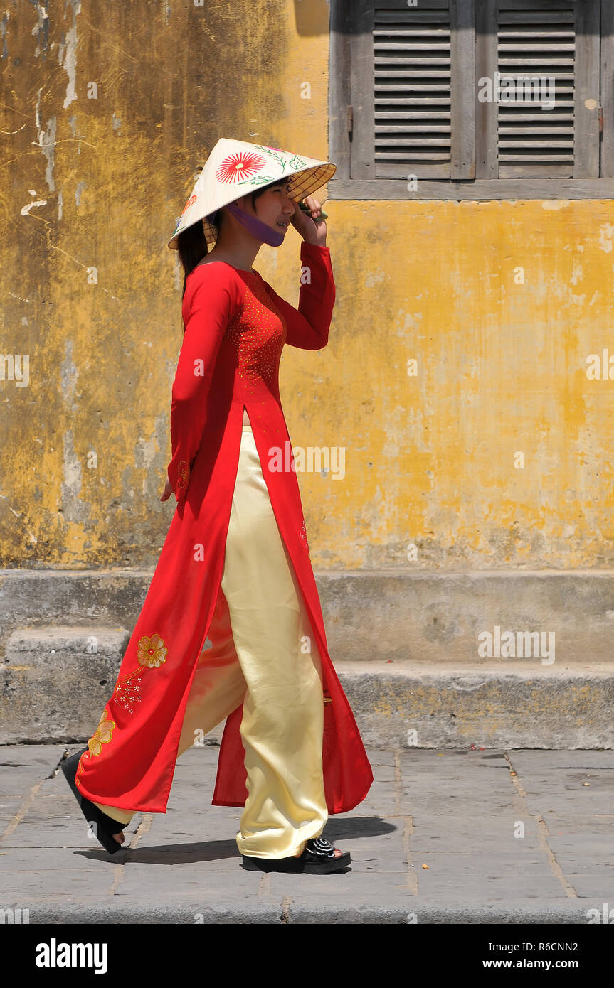 Vietnamese Women Traditional Wear