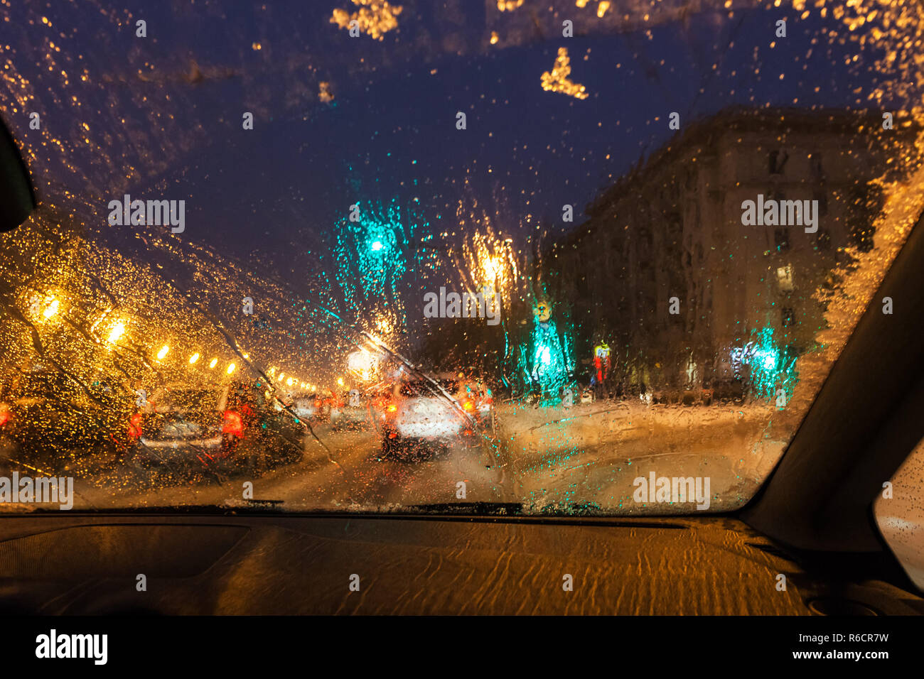 Drips on windshield hi-res stock photography and images - Alamy