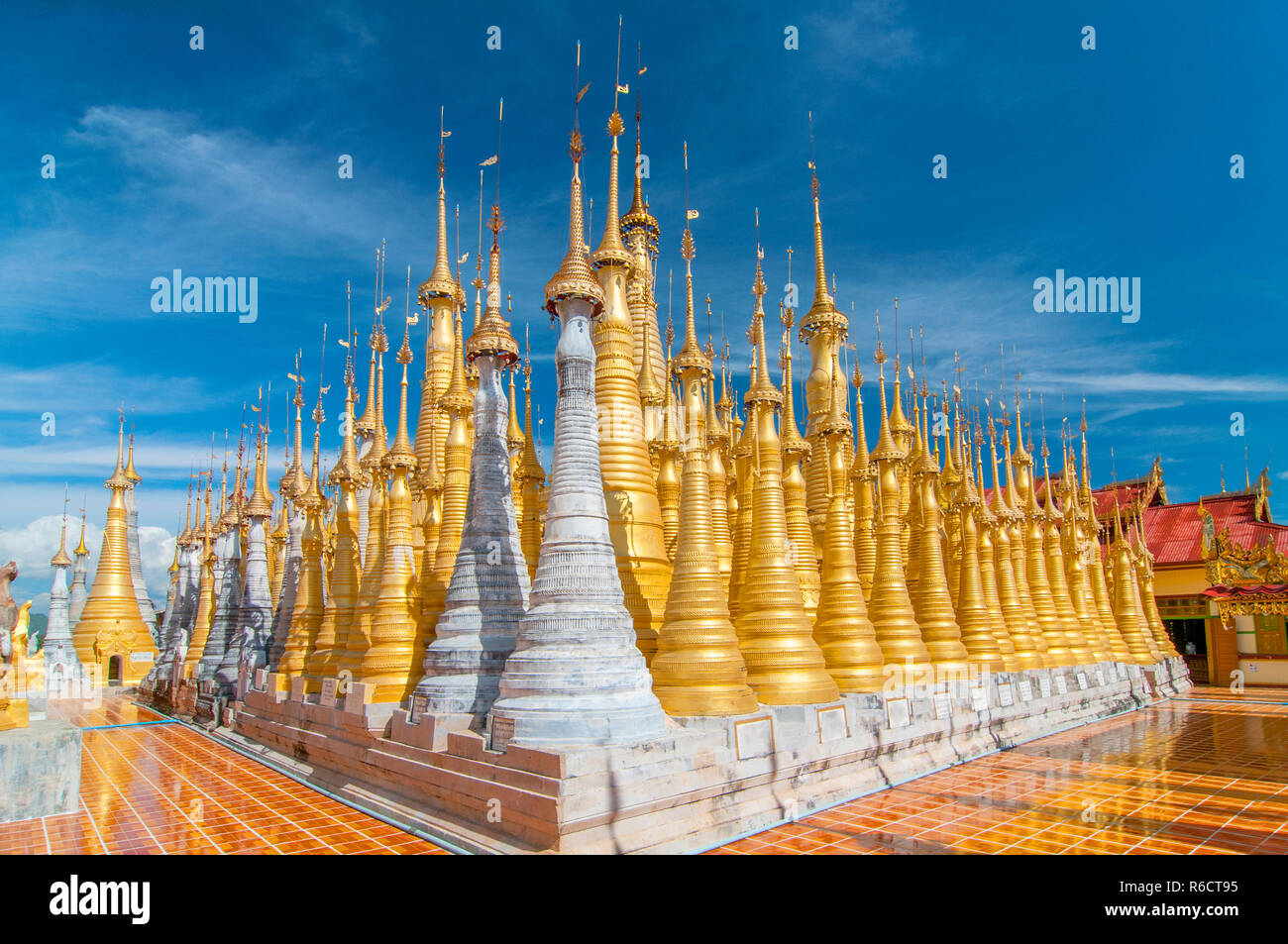 Shwe inn thein paya hi-res stock photography and images - Alamy