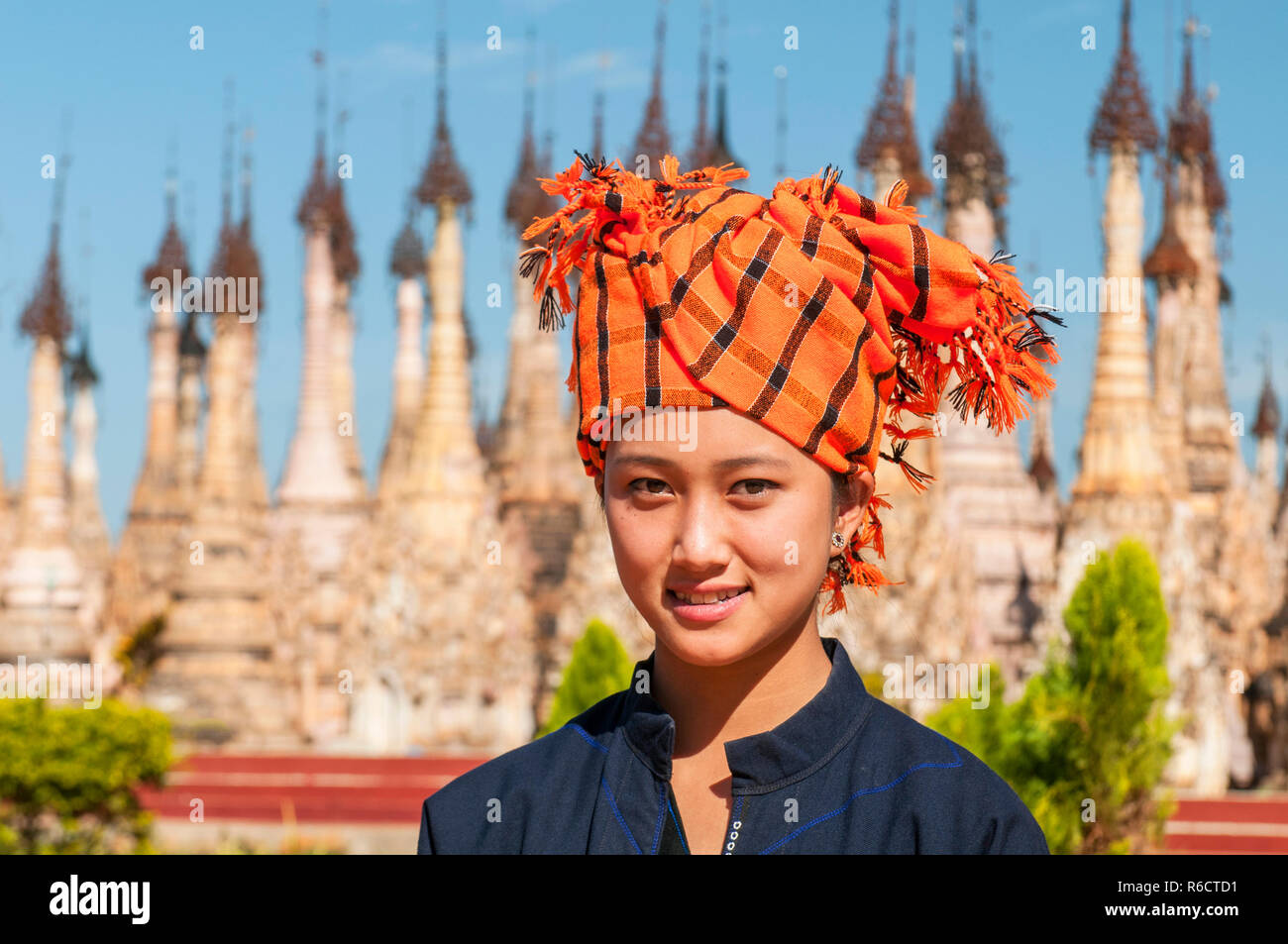 Myan people hi-res stock photography and images - Alamy