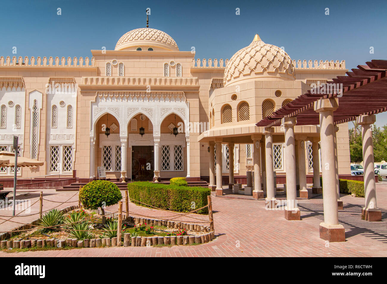 Dubai church hi-res stock photography and images - Alamy