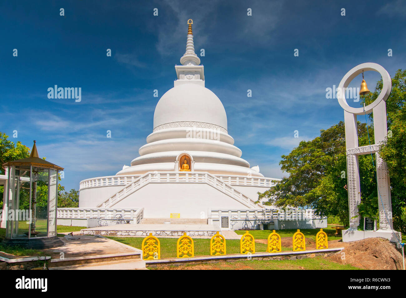 Buddhist shrine chaithya sri lanka hi-res stock photography and images ...