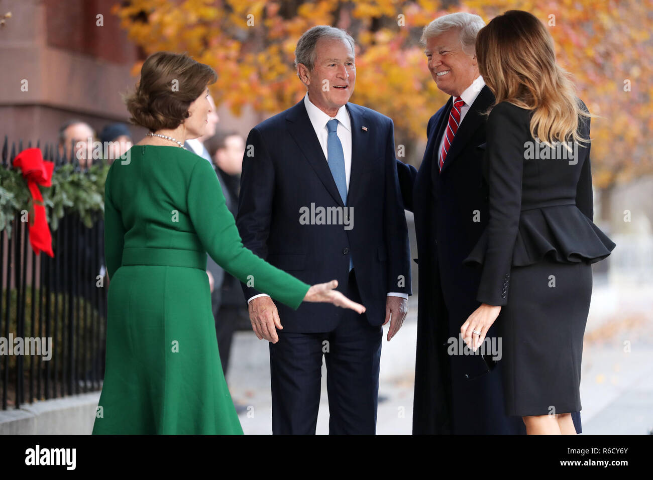 Washington, DC, USA. 04th Dec, 2018. Former first lady Laura Bush and ...