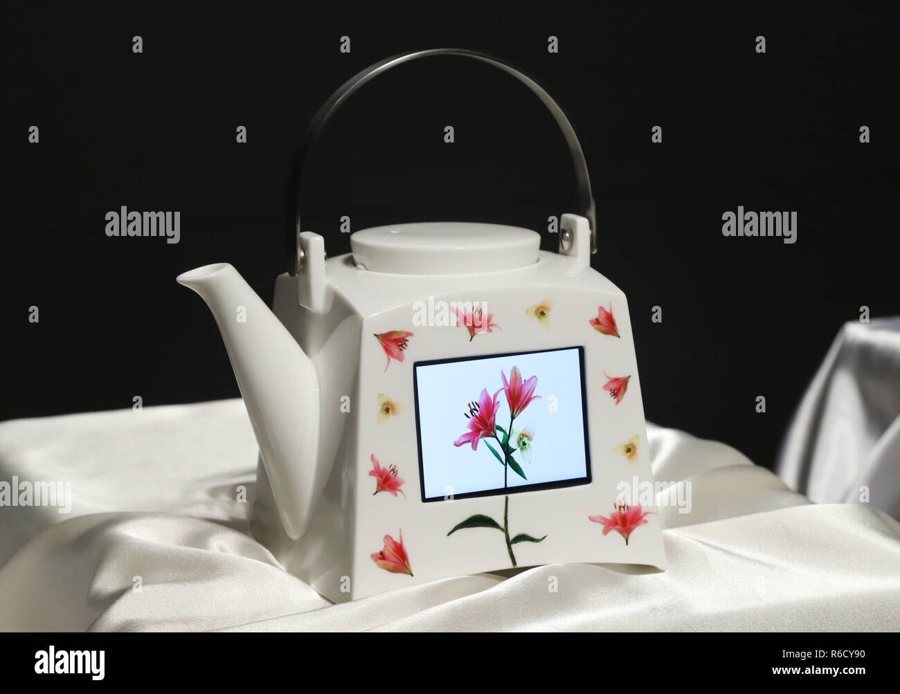 Tuesday. 4th Dec, 2018. December 4 2018, Tokyo, Japan - Japan's LCD and ...