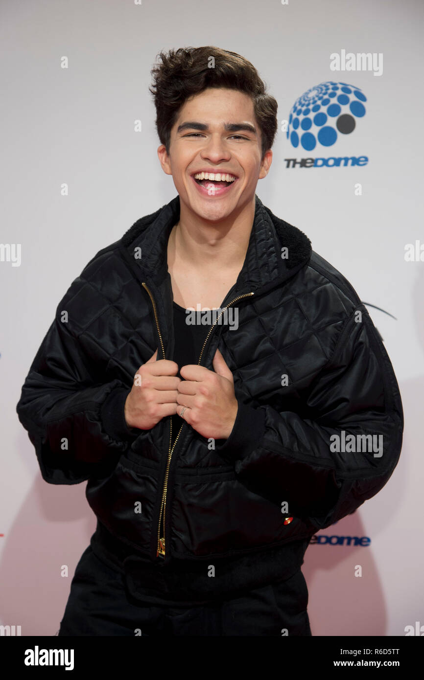 Alex AIONO, Saenger, Red Carpet, Red Carpet Show, arrival, arrival, 30. ...