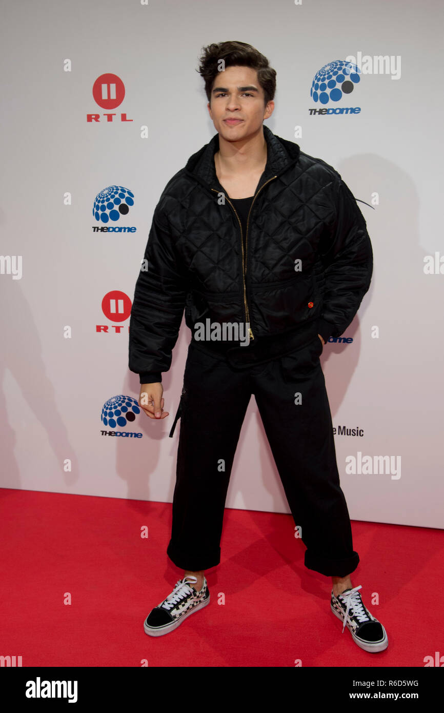 Alex AIONO, Saenger, Red Carpet, Red Carpet Show, arrival, arrival, 30. ...