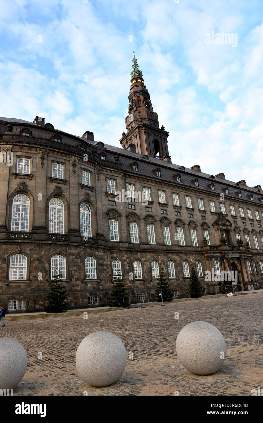 Copenhagen, Denmark. 5th Dec 2018. Christmas tree outside Christianborg ...