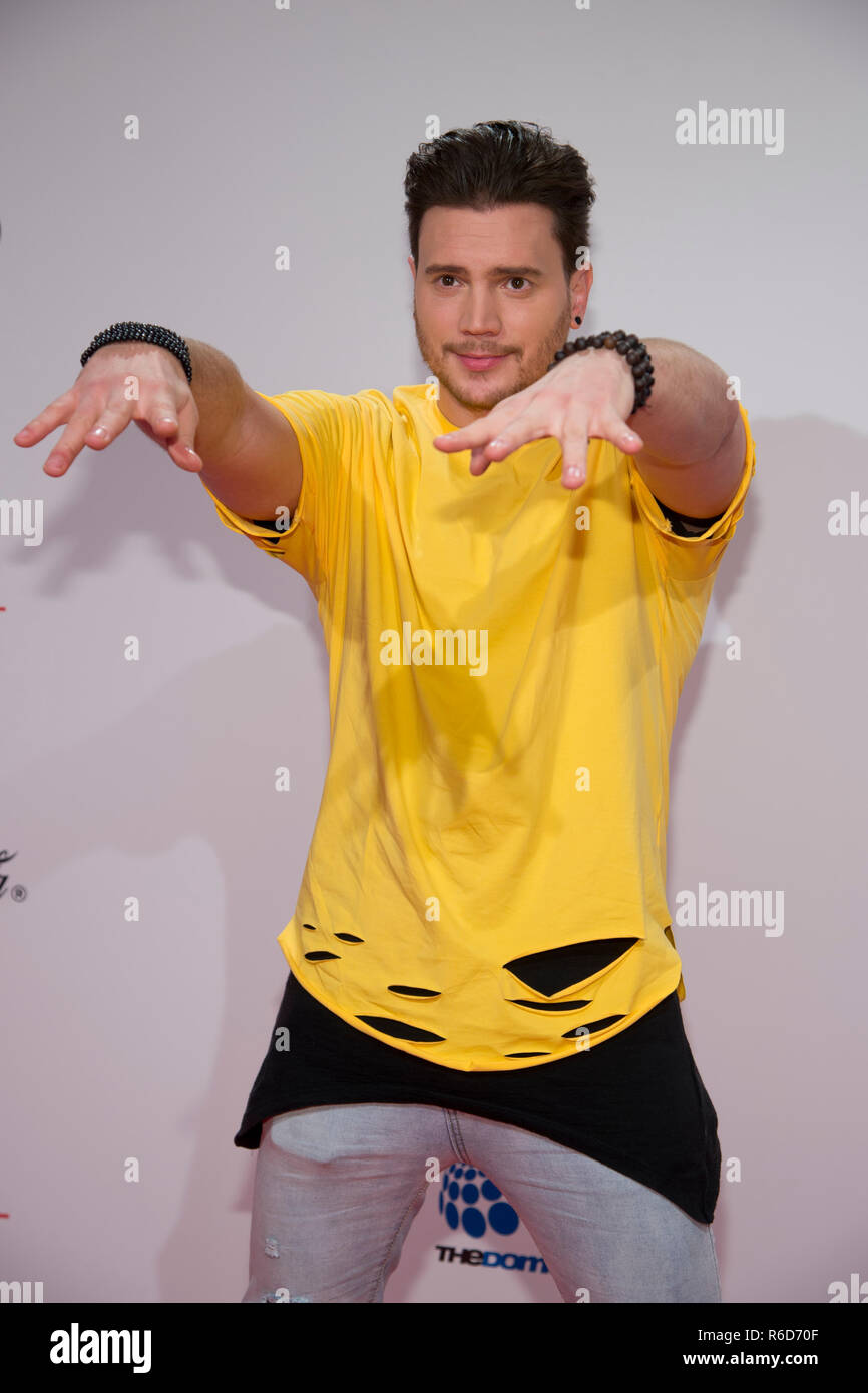 Oberhausen, Deutschland. 30th Nov, 2018. Bela KLENTZE, Actor, Red ...