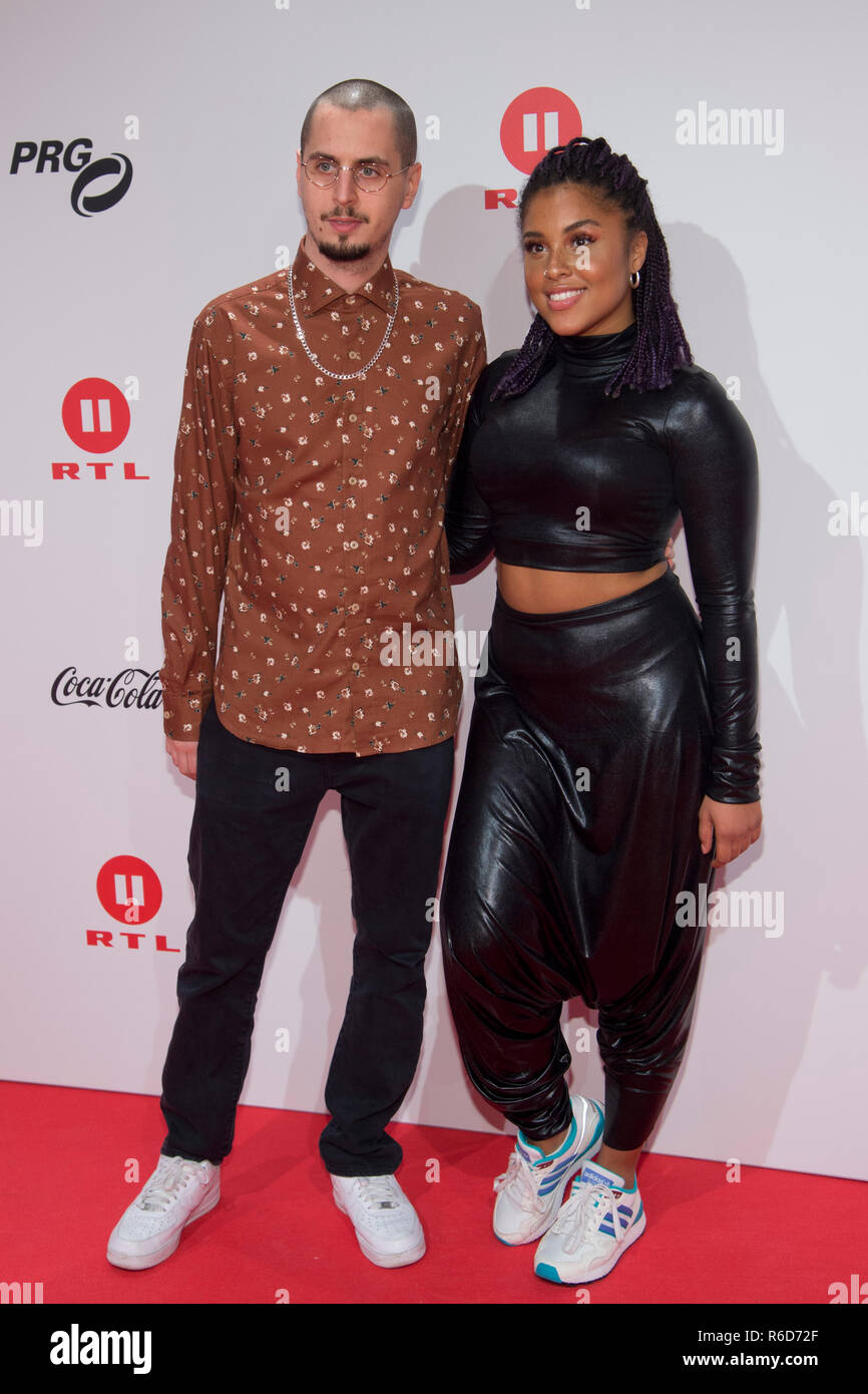 Oberhausen, Deutschland. 30th Nov, 2018. ROLA, Singer, and companion ...