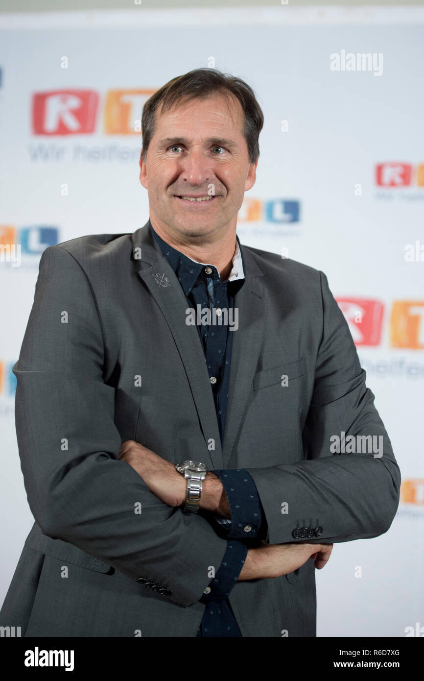 Huerth, Deutschland. 23rd Nov, 2018. Lars RIEDEL, discus thrower ...