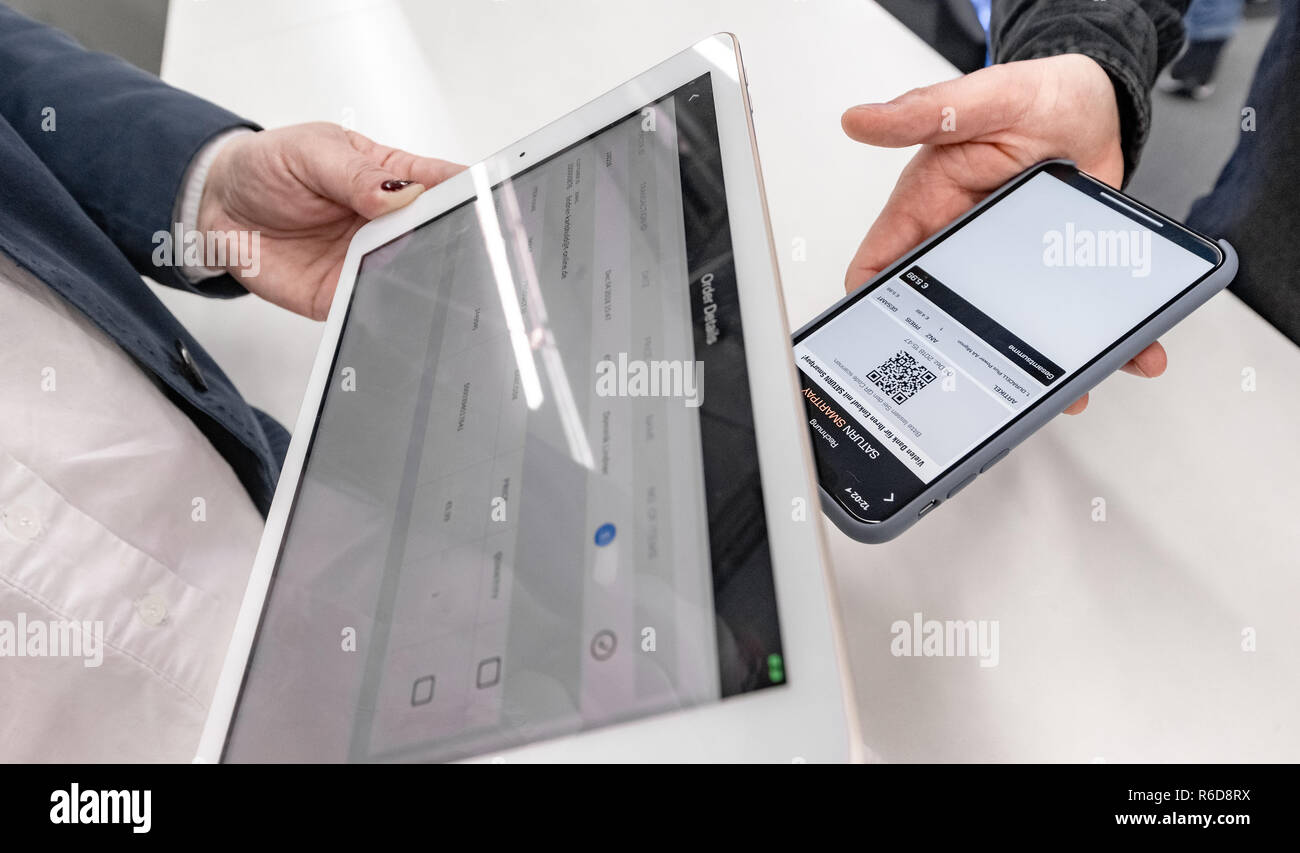 Smartpay hi-res stock photography and images - Alamy