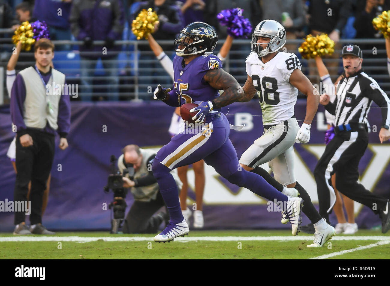 Baltimore, Maryland, USA. 26th Jan, 2016. TERRELL SUGGS (55) scores a ...