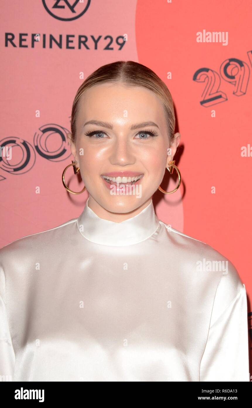 Los Angeles, CA, USA. 4th Dec, 2018. Emily Ruhl at arrivals for Opening ...