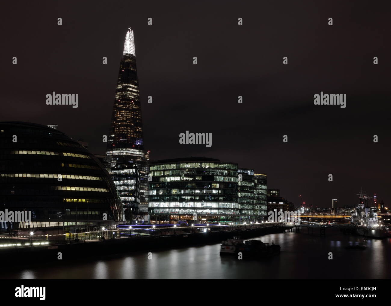 Thames walk lights hi-res stock photography and images - Alamy