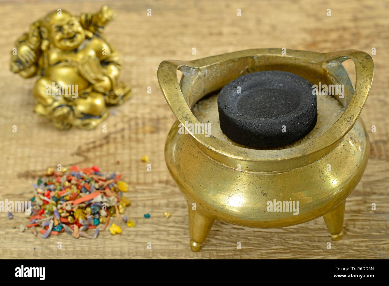 Incense pot hi-res stock photography and images - Alamy