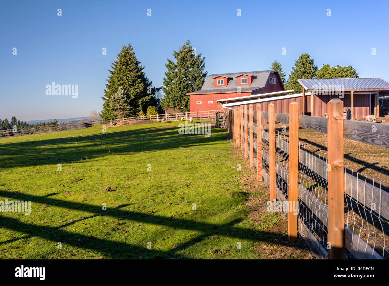 Country farm in rural Oregon countryside Stock Photo - Alamy