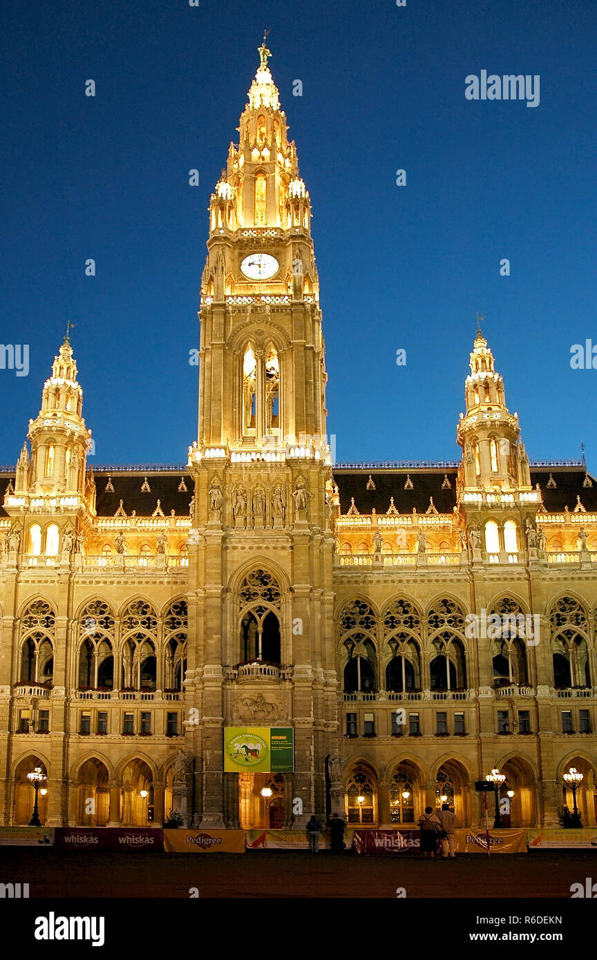 Palace towers vienna hi-res stock photography and images - Alamy