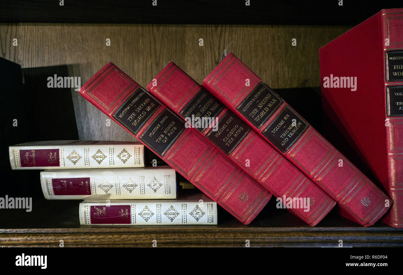 Leather Bound Books High Resolution Stock Photography and Images - Alamy
