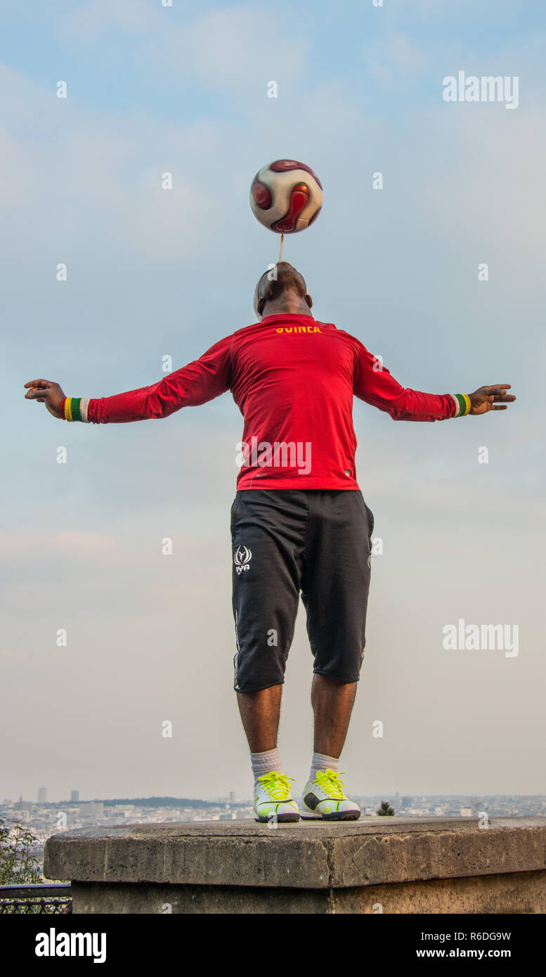 Football acrobatic in Paris Montmartre, jung man from Guinea Stock ...