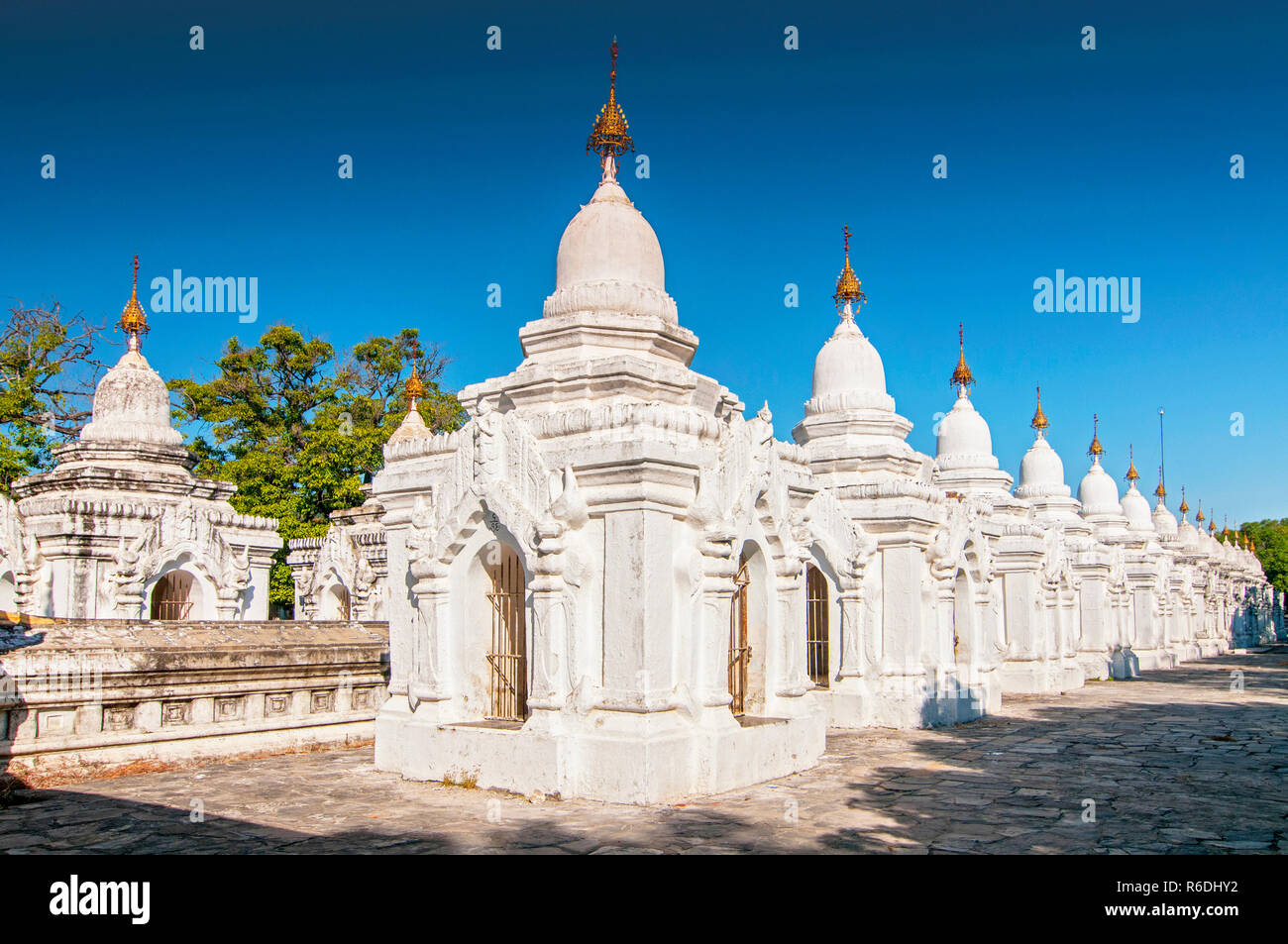 Kuthodaw Pagoda Contains The Worlds Biggest Book There Are 729 White ...
