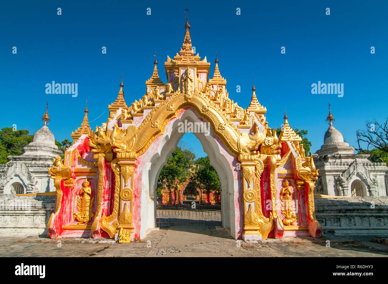 Entrance Gate, Tipitaka Chedis Or Stupas, Kuthodaw Paya, Temple Complex ...