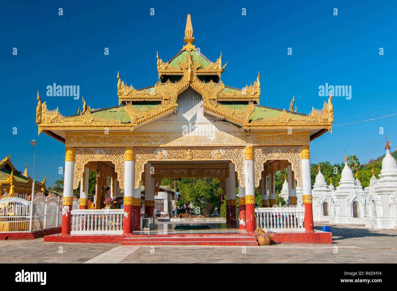 Entrance Gate, Tipitaka Chedis Or Stupas, Kuthodaw Paya, Temple Complex ...