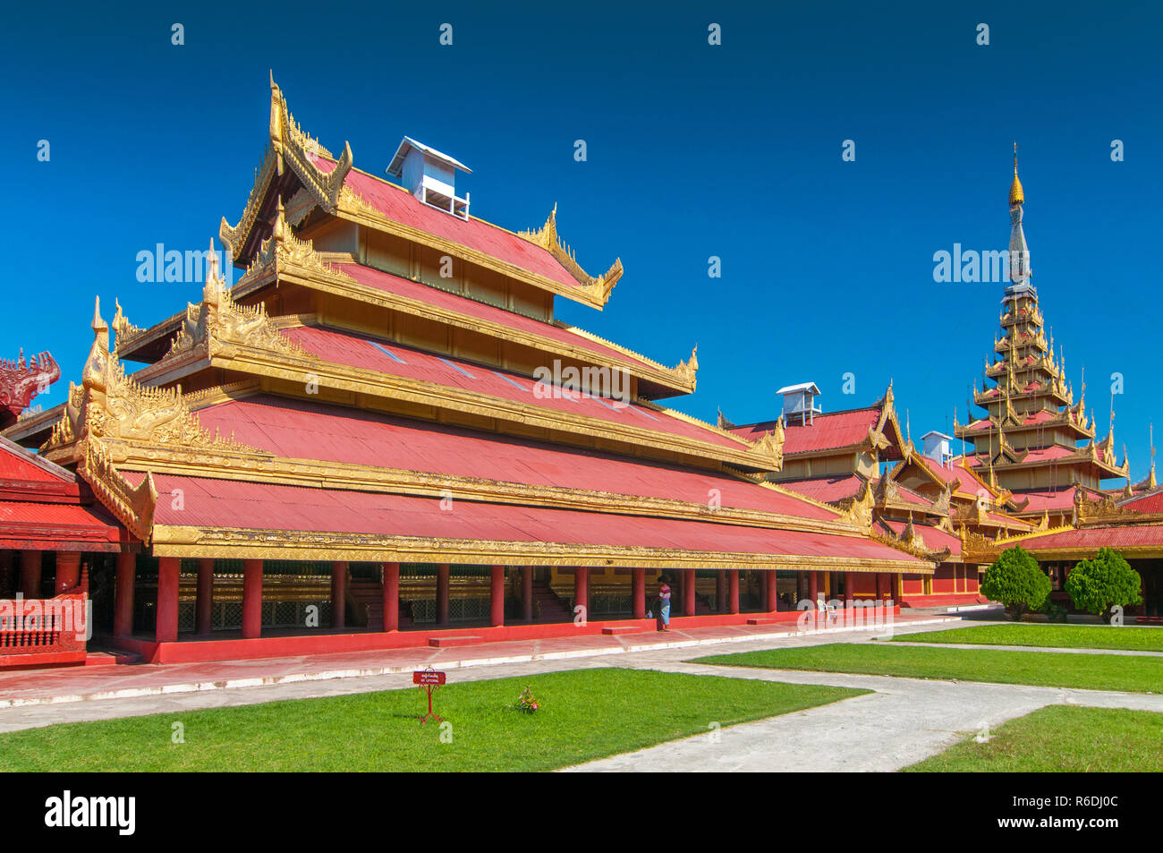 Traditional burmese artwork hi-res stock photography and images - Alamy