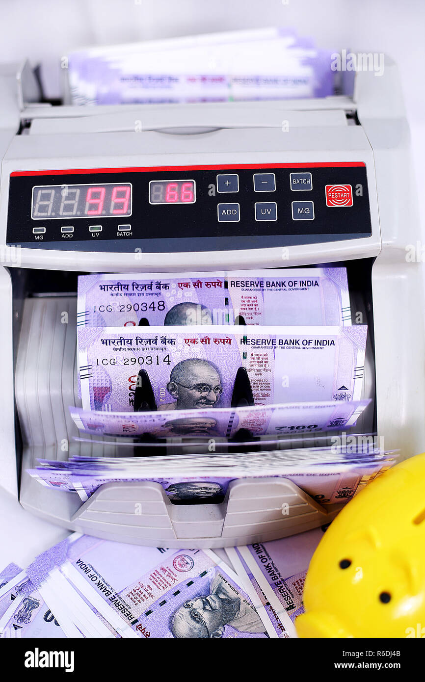 Cash counting hi-res stock photography and images - Alamy