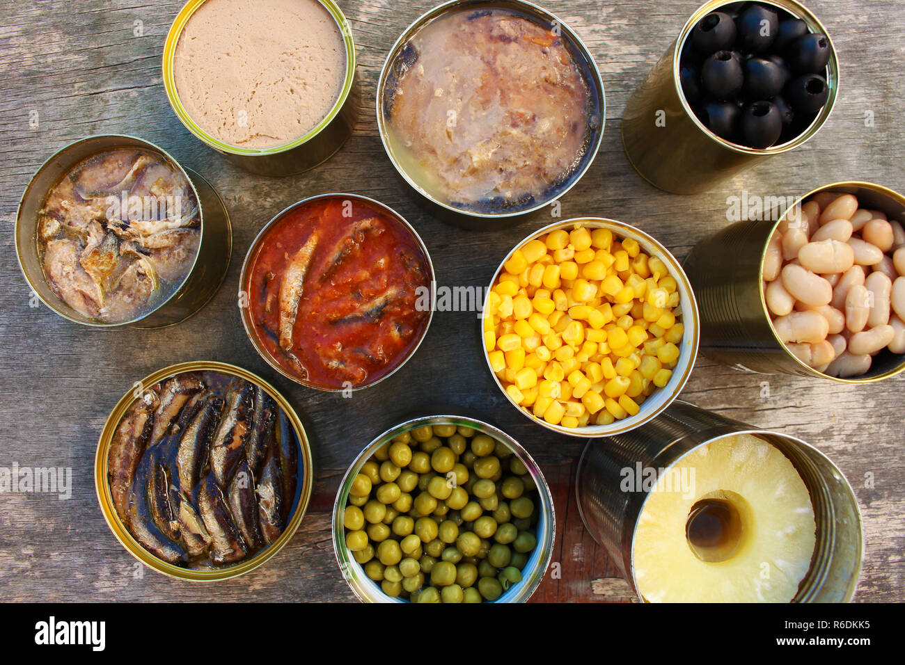 Canned food hi-res stock photography and images - Alamy
