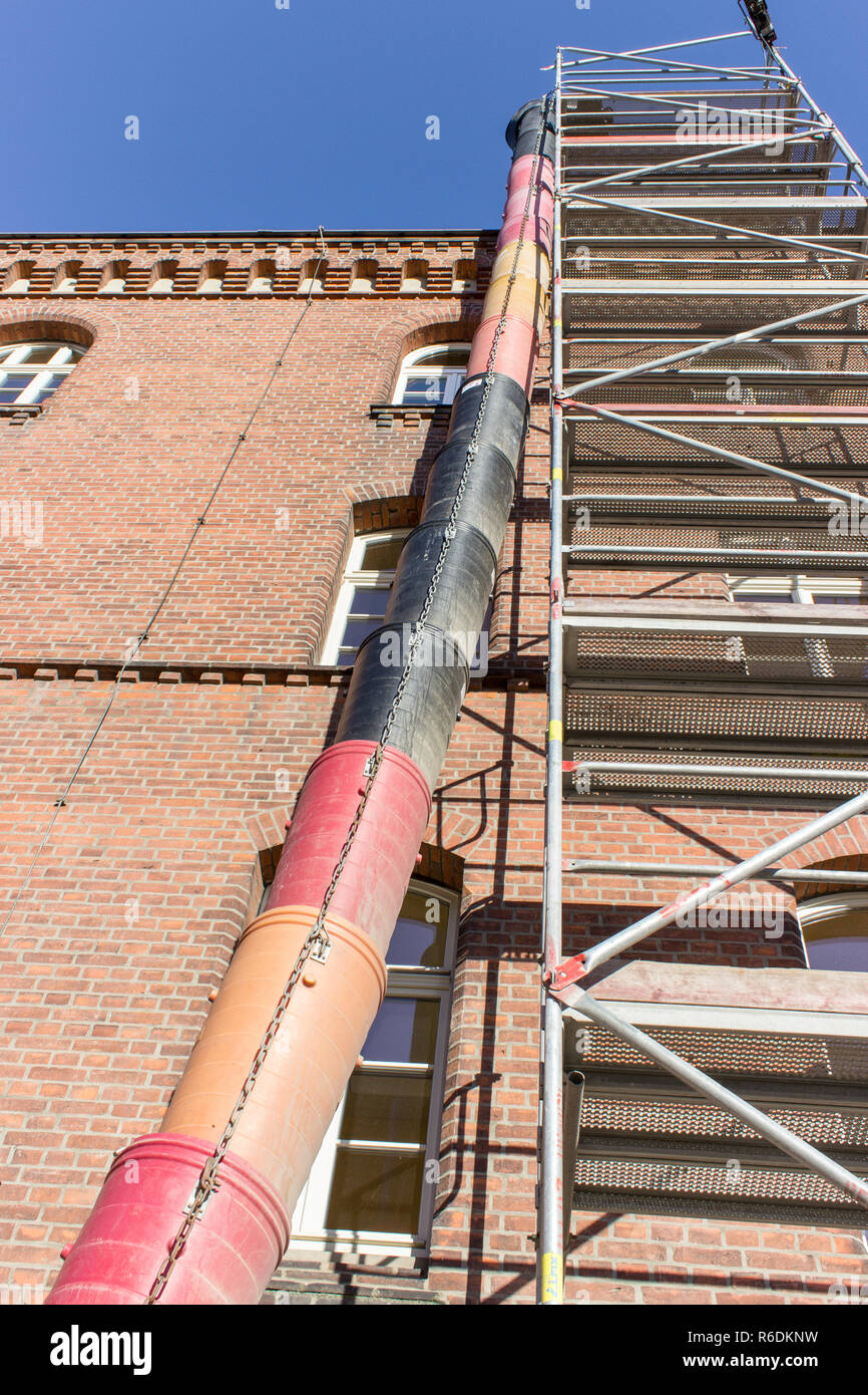 Construction chutes hi-res stock photography and images - Alamy