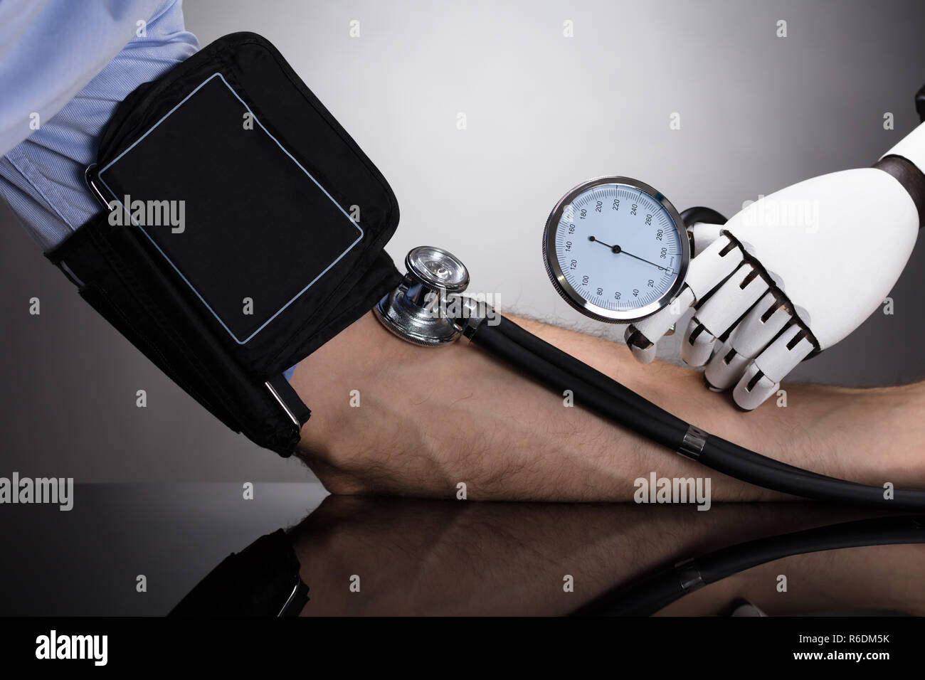 Robot Checking Person's Blood Pressure Stock Photo - Alamy