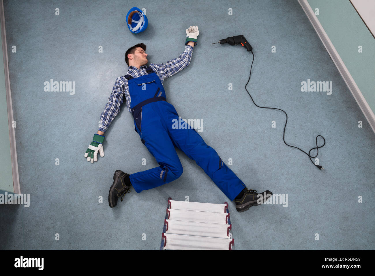 Man unconscious accident fall hi-res stock photography and images - Alamy