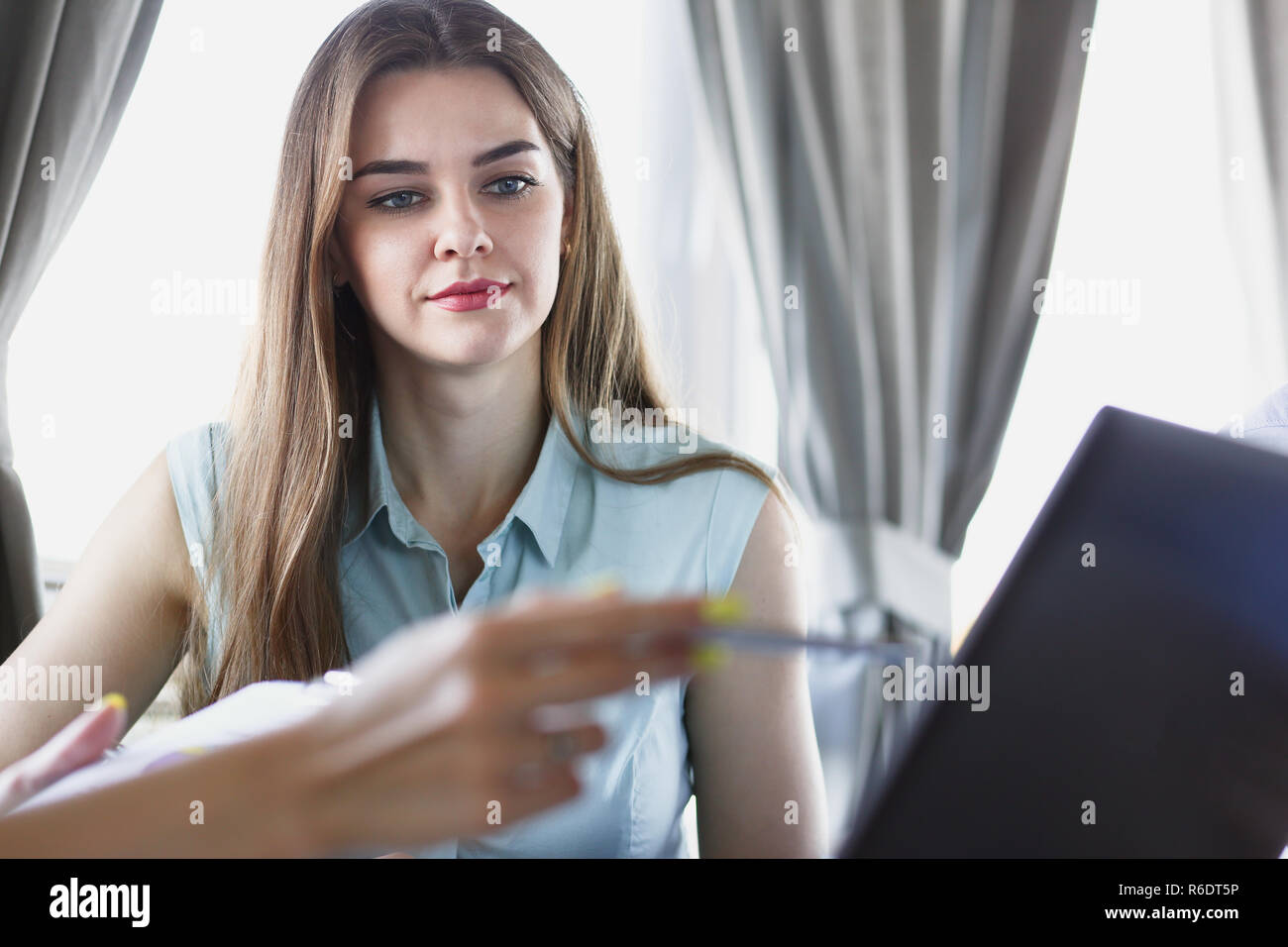 Two business women communicate in a cafe Stock Photo - Alamy