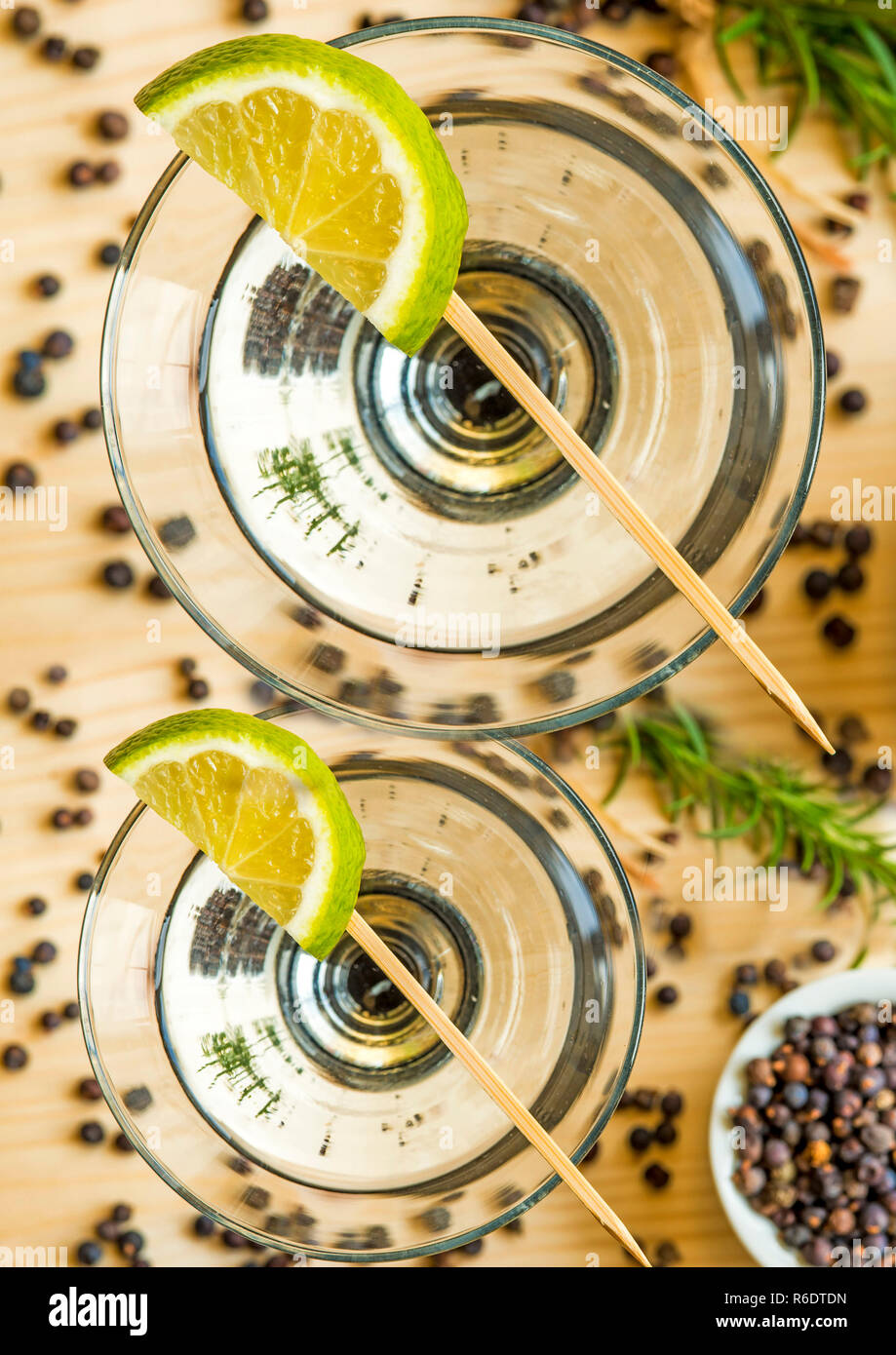 Cocktail With Lemon Slice Stock Photo - Alamy