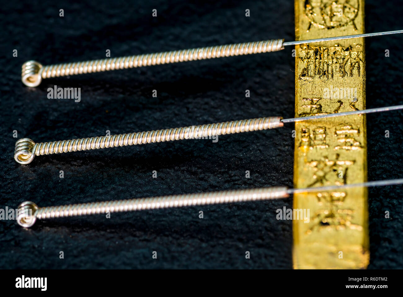 Acupuncture needle tcm china hi-res stock photography and images - Alamy