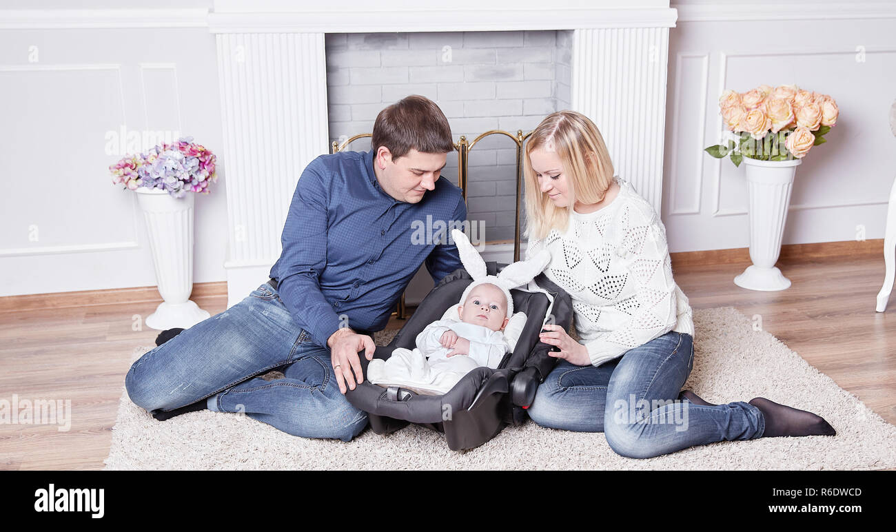 Mommy rabbit and baby rabbit hi-res stock photography and images - Alamy