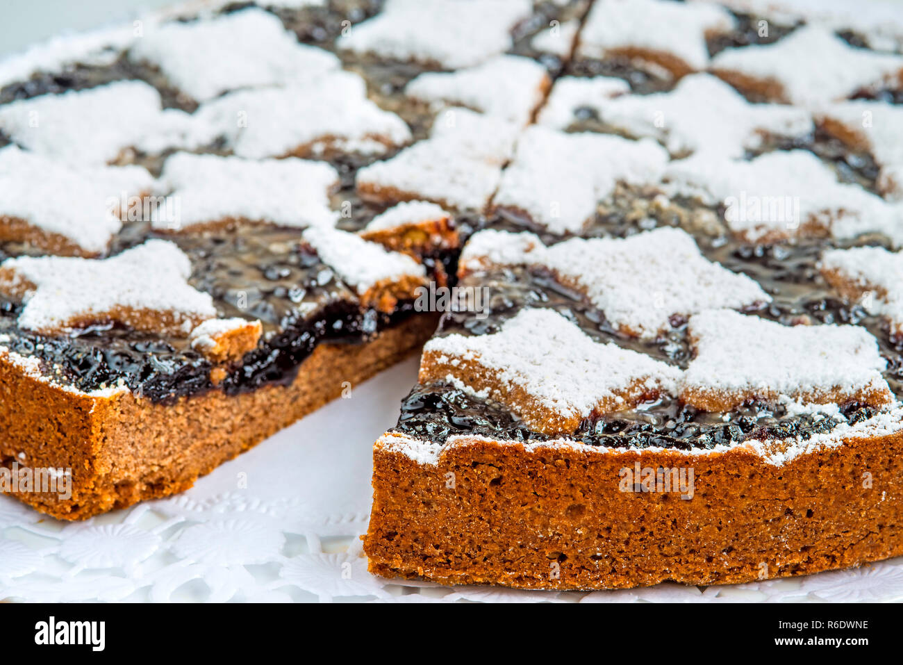 Linz cake hi-res stock photography and images - Alamy