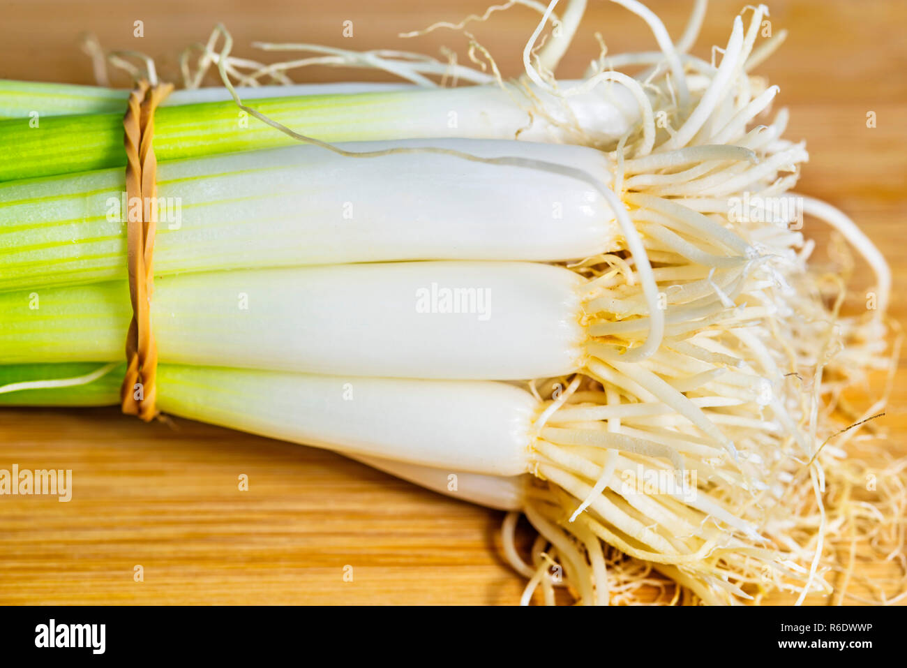 Spring Onion On A Plank Stock Photo - Alamy