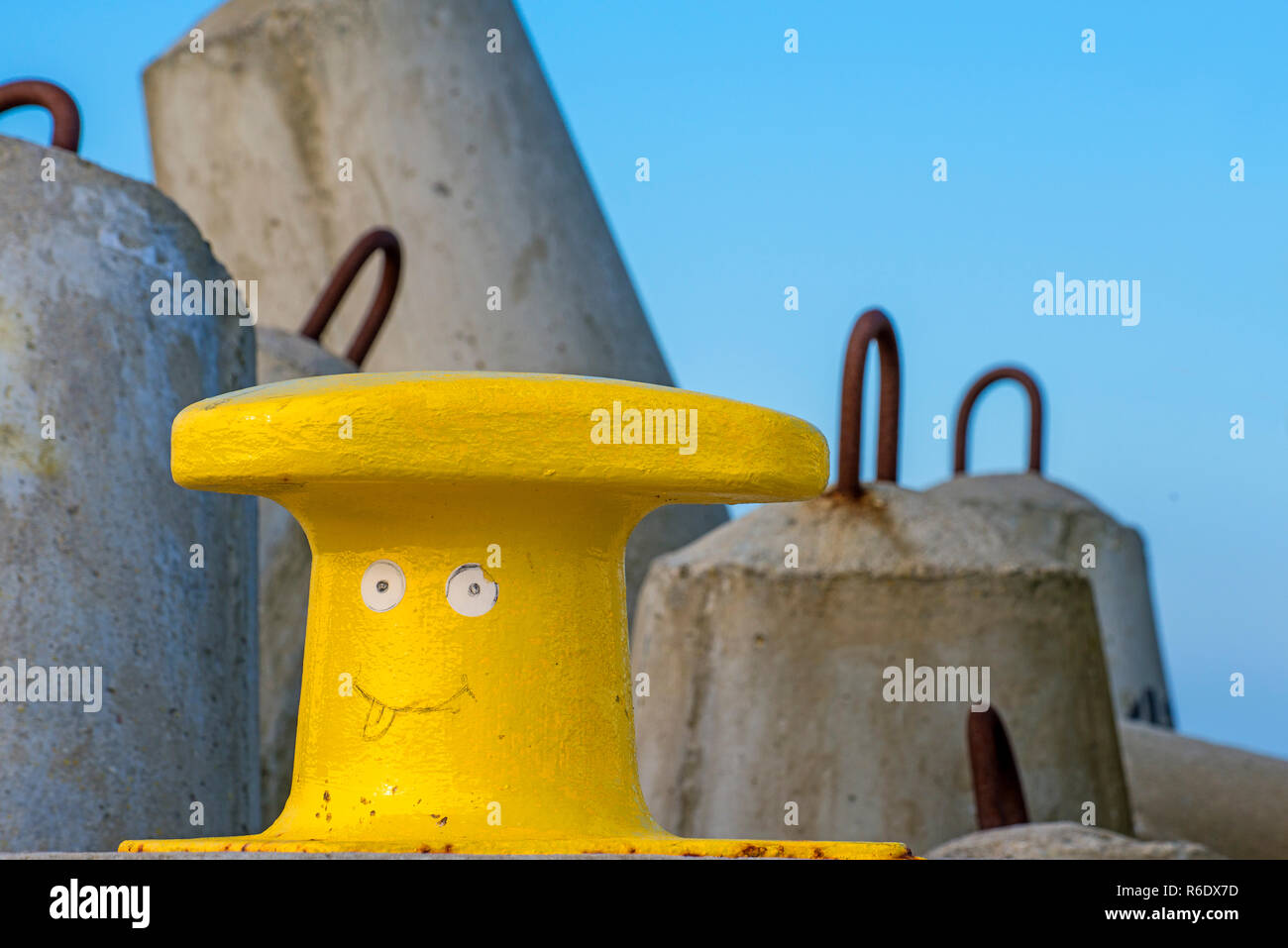 Yellow painted bollard hi-res stock photography and images - Alamy